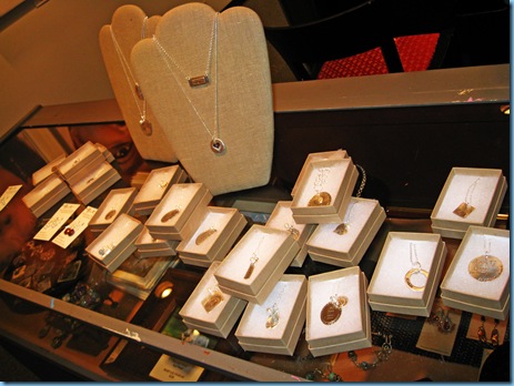 Alabama Bloggers: Lisa Leonard Event, and Why Meet in Person?